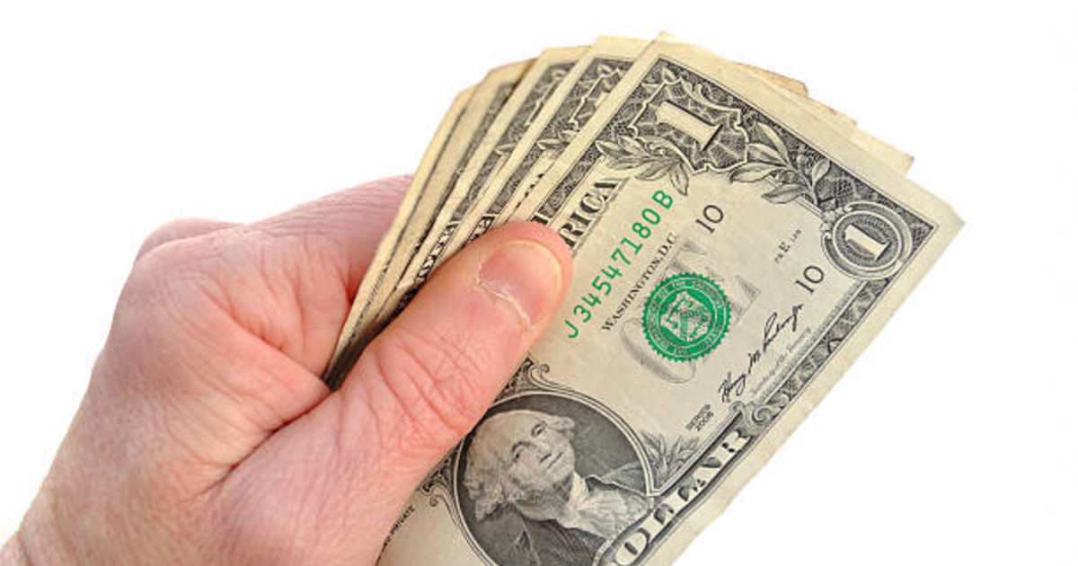 Is it embarrassing to pay with smaller bills (5s and 1s)? - GirlsAskGuys