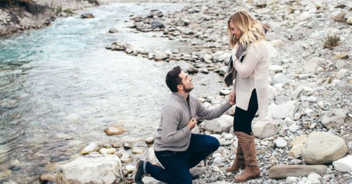 Is a man getting on one knee and proposing peak simp? - GirlsAskGuys