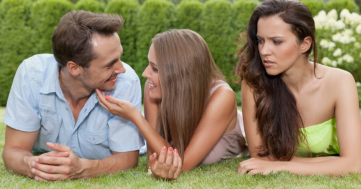 Boyfriend's female friend made my fake id and msgs, so he blocked her ...