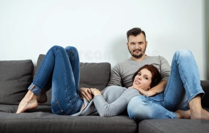 How do you spend a lazy day inside with your partner? - GirlsAskGuys