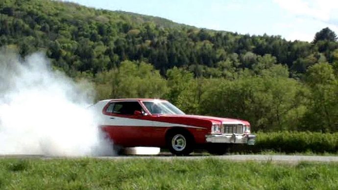 Who will win in a race, The Dukes of Hazzard's 1969 Dodge Charger ...