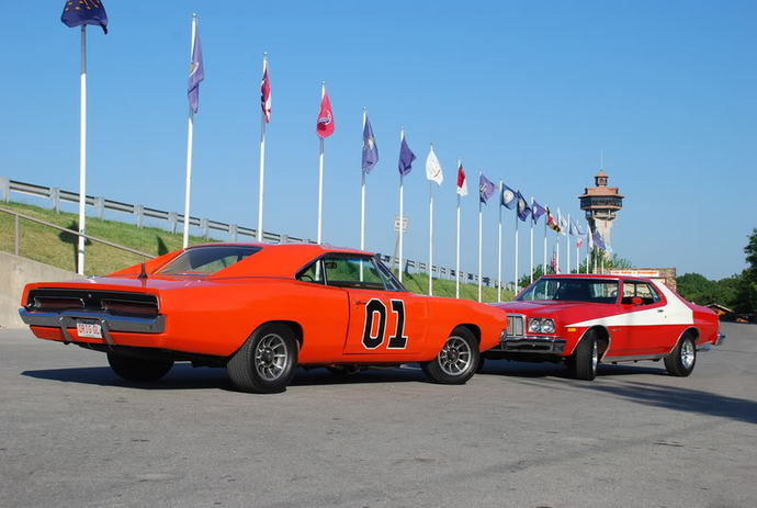 Who will win in a race, The Dukes of Hazzard's 1969 Dodge Charger ...