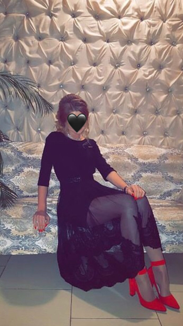 Do you think my shoes match my dress? - GirlsAskGuys