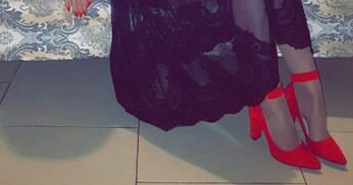 Do you think my shoes match my dress? - GirlsAskGuys