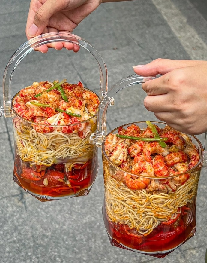 What do you think of ramen in a bucket? - GirlsAskGuys