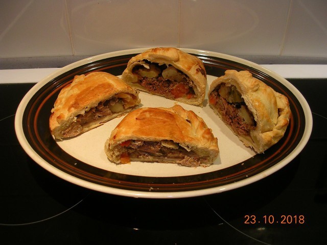 Which British pasty is best? - GirlsAskGuys