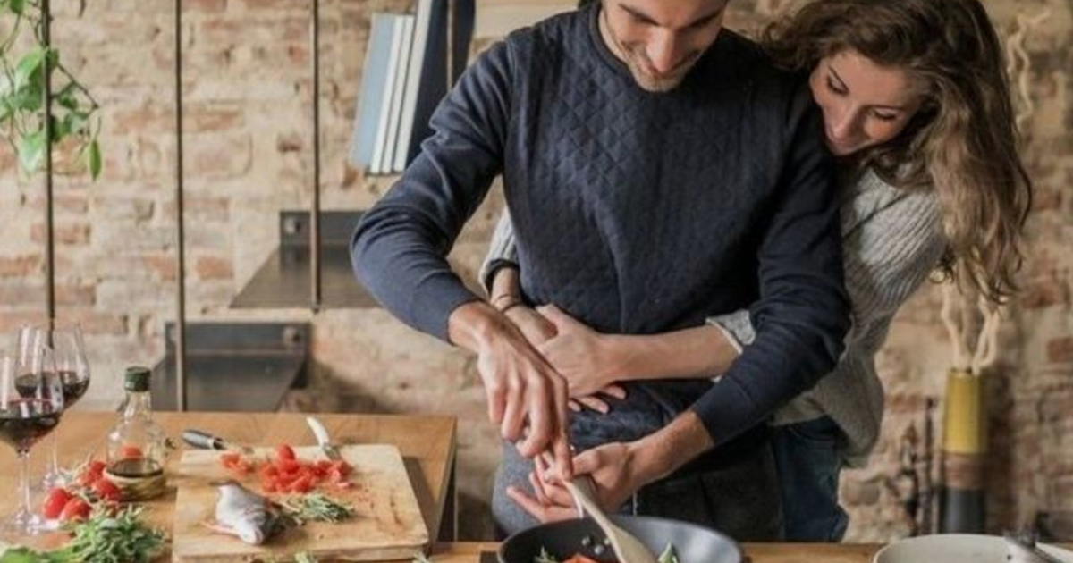 Girls, do you find men who cook attractive? - GirlsAskGuys