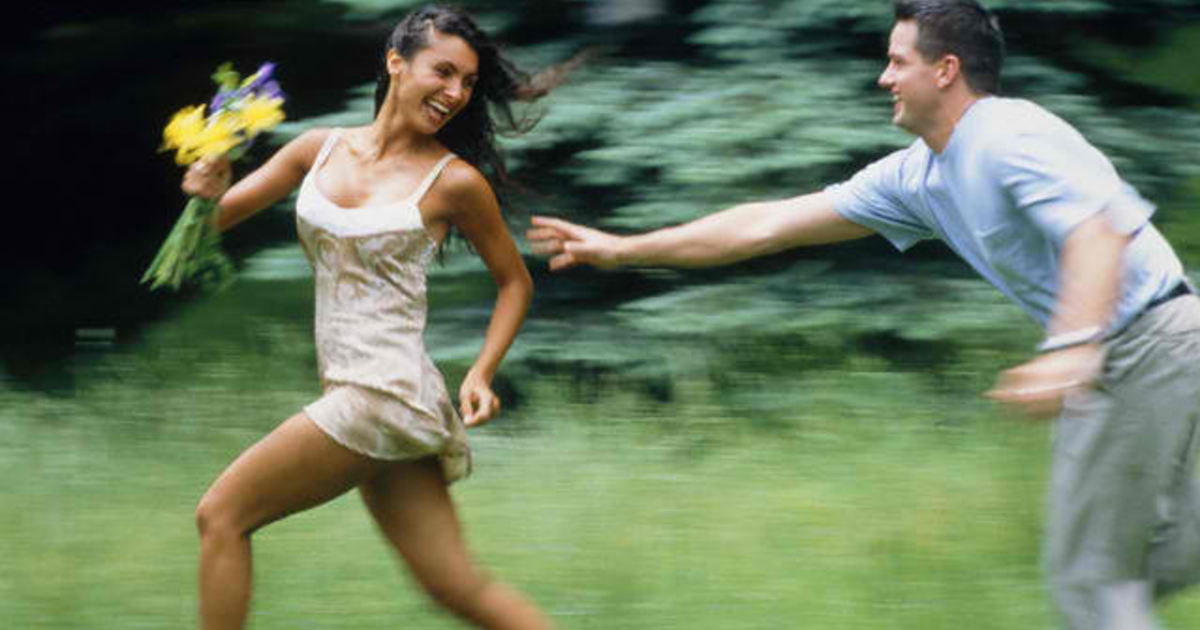 Is it simping to run after a girl? - GirlsAskGuys