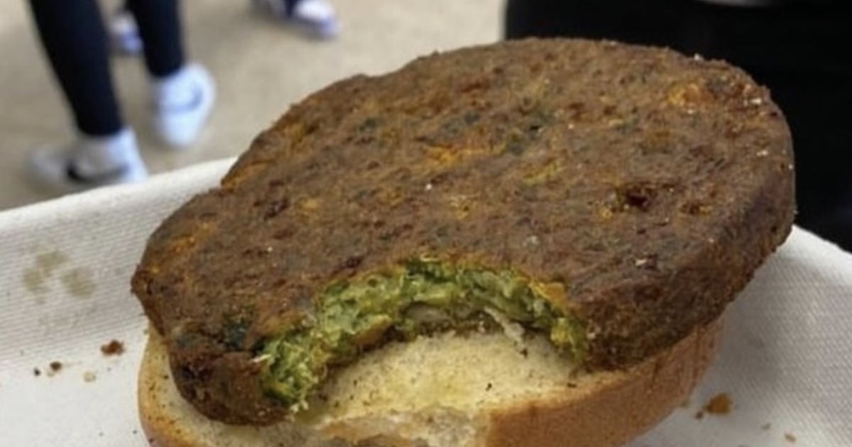 Are burgers supposed to look like that? - GirlsAskGuys