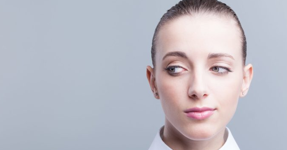 Why do women side eye other women? - GirlsAskGuys