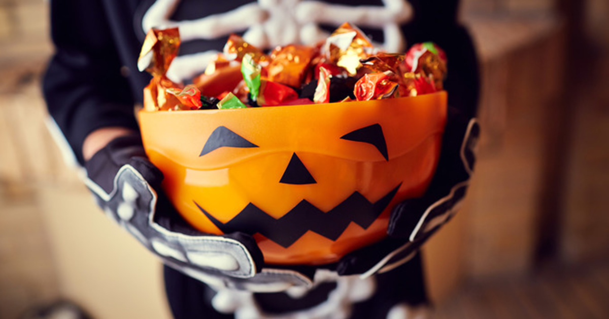 Are you passing out candy on Halloween? - GirlsAskGuys