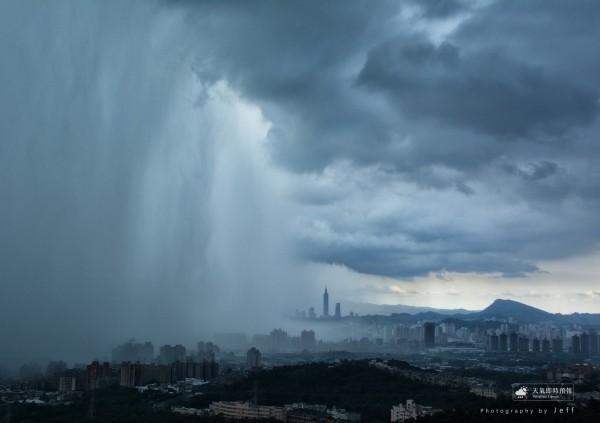 Have you ever seen it rain only on one side of the street? - GirlsAskGuys