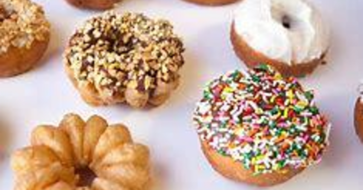 Which do you like better: Mini donuts or regular sized donuts ...