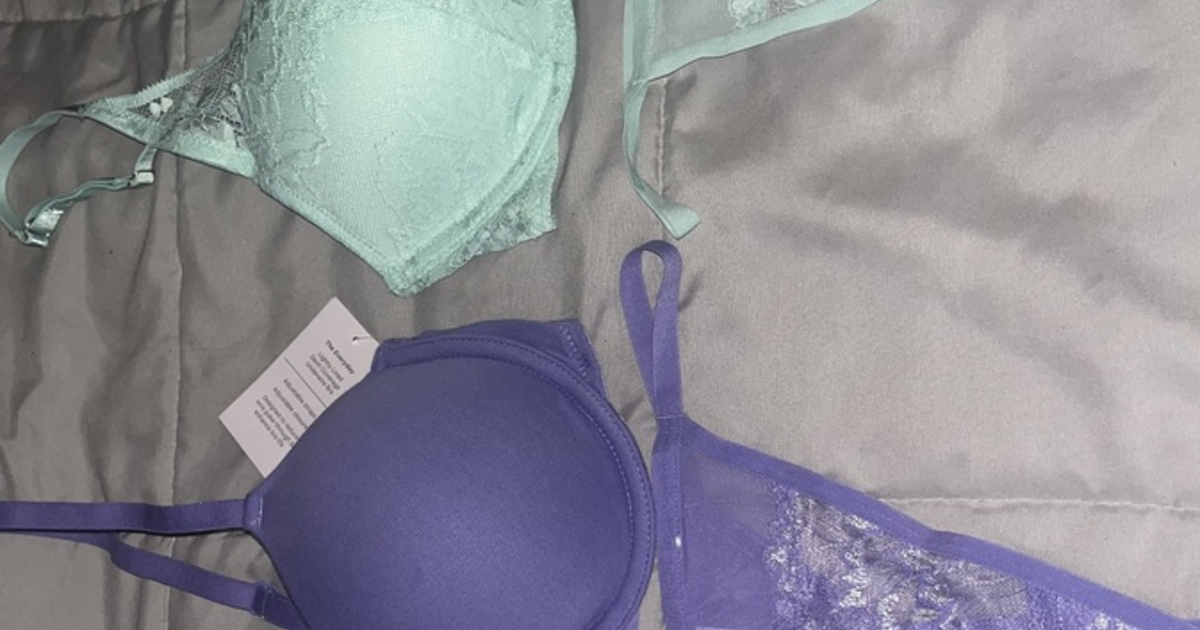 Which color bra set should I wear today 冀? - GirlsAskGuys