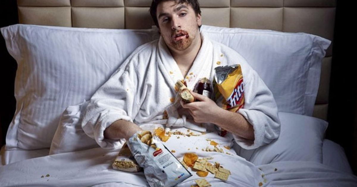 Do you like to eat in bed? - GirlsAskGuys