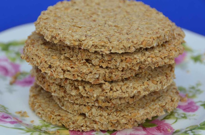 When you think of oatcakes which version springs to mind? - GirlsAskGuys