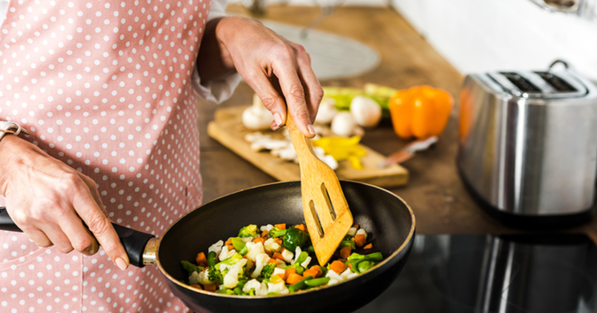 When it comes to cooking, how do you do it? - GirlsAskGuys