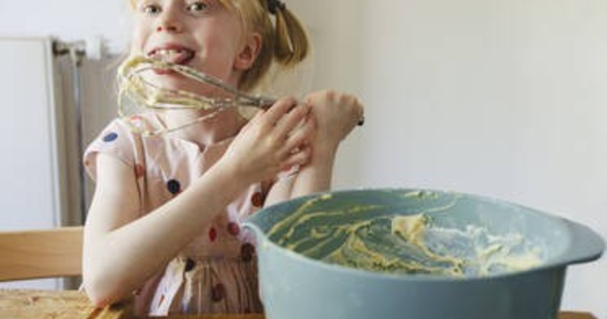 Do you eat raw cake mix? - GirlsAskGuys