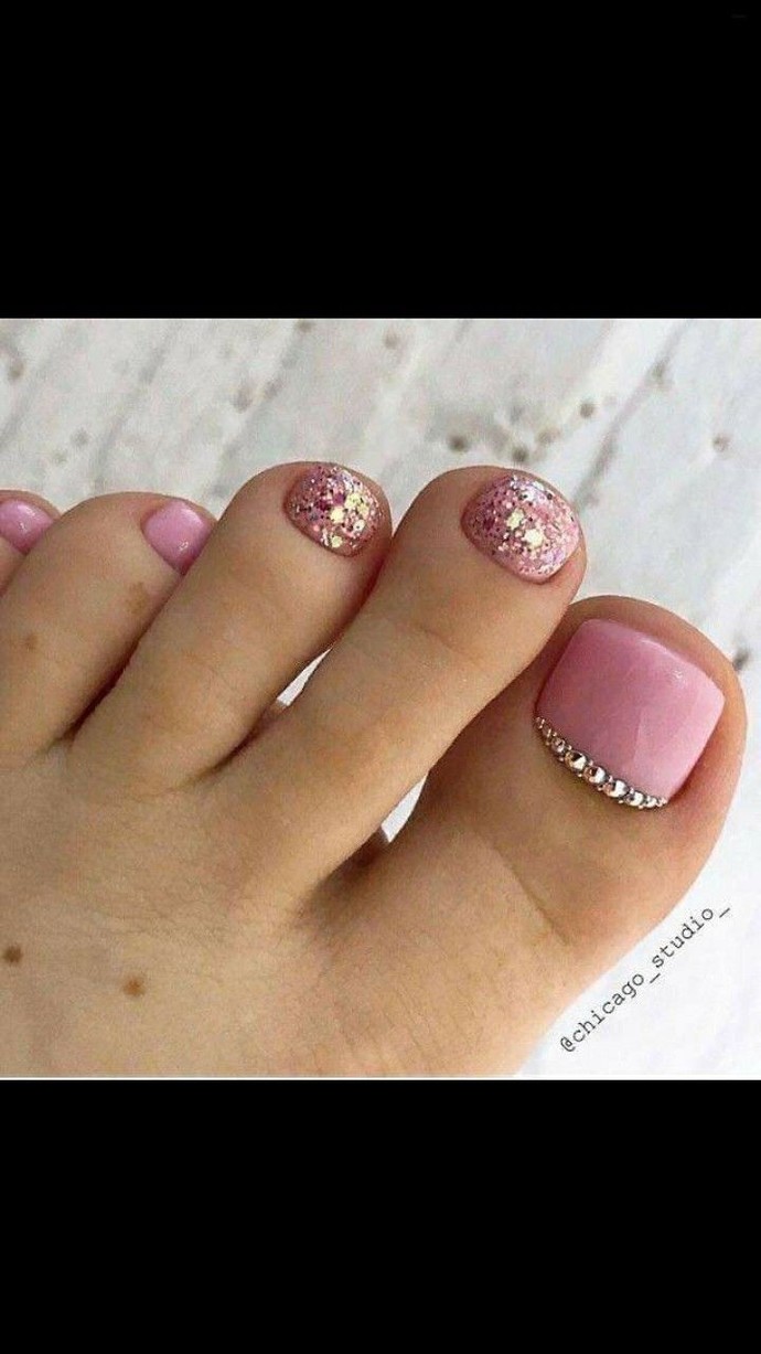 Which pedicure design looks good? - GirlsAskGuys