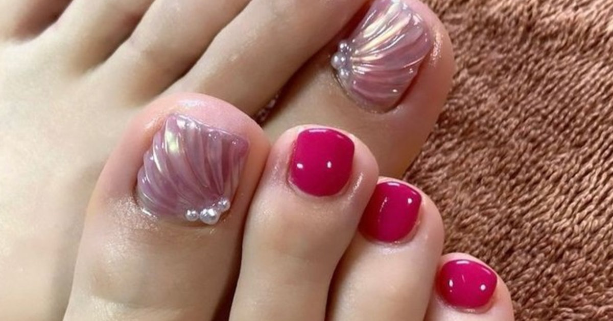 Which pedicure design looks good? - GirlsAskGuys