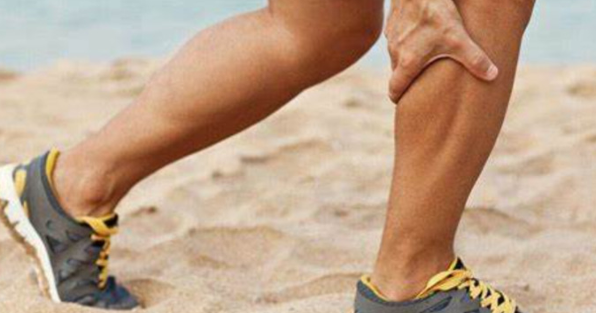 Would you MASSAGE a stranger's LEG CRAMP? - GirlsAskGuys