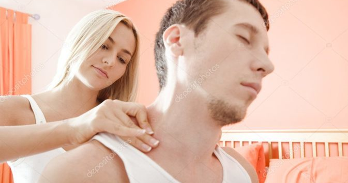 Is it appropriate for friends to give each other foot and back/shoulder ...