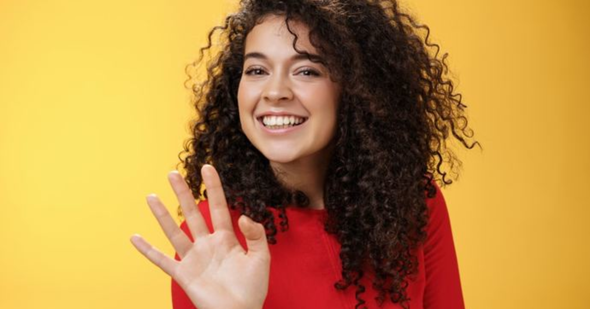 Why would a girl wave and say hello to me from the elevator? - GirlsAskGuys