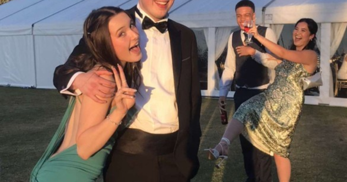 How do you know if a boy likes me or not? - GirlsAskGuys