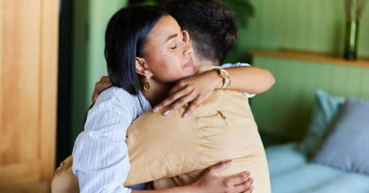 Intimate hugs and their meanings: What is considered an intimate hug to ...