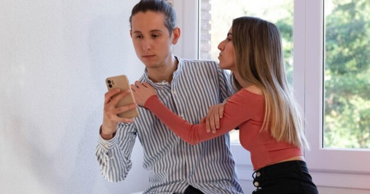 Is it a red flag if my boyfriend is liking other women’s pictures on ...