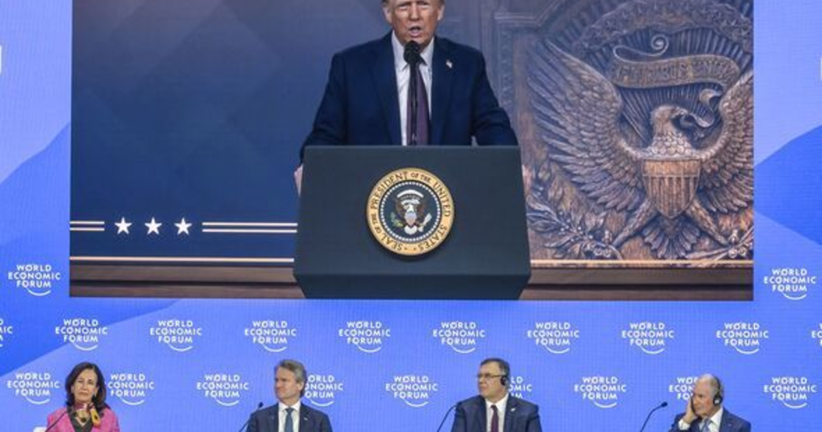 US presidental seal facing the wrong way at Trumps speech to The World ...