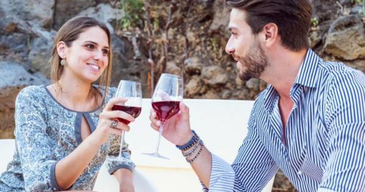 Is it true that girls choose guys for date based on how rich he is? - GirlsAskGuys