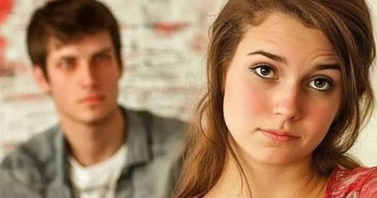 How to Respond When Your Girlfriend Ignores You? - GirlsAskGuys