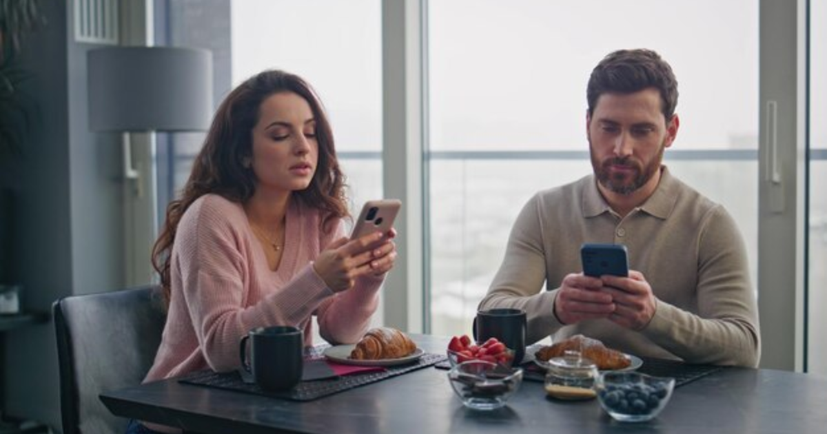 How important is texting in a relationship? Do you expect daily ...
