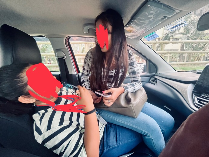 Why do girls always sit on each other’s lap even when there’s plenty ...