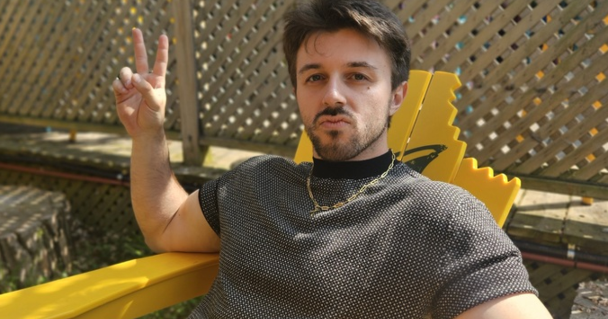 Is This a Bad Pic for My Dating Profile? - GirlsAskGuys